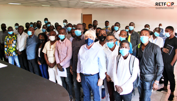 Alunos e Direcção dos Cursos de ensino da UAN-ISCED de Luanda fazem ...